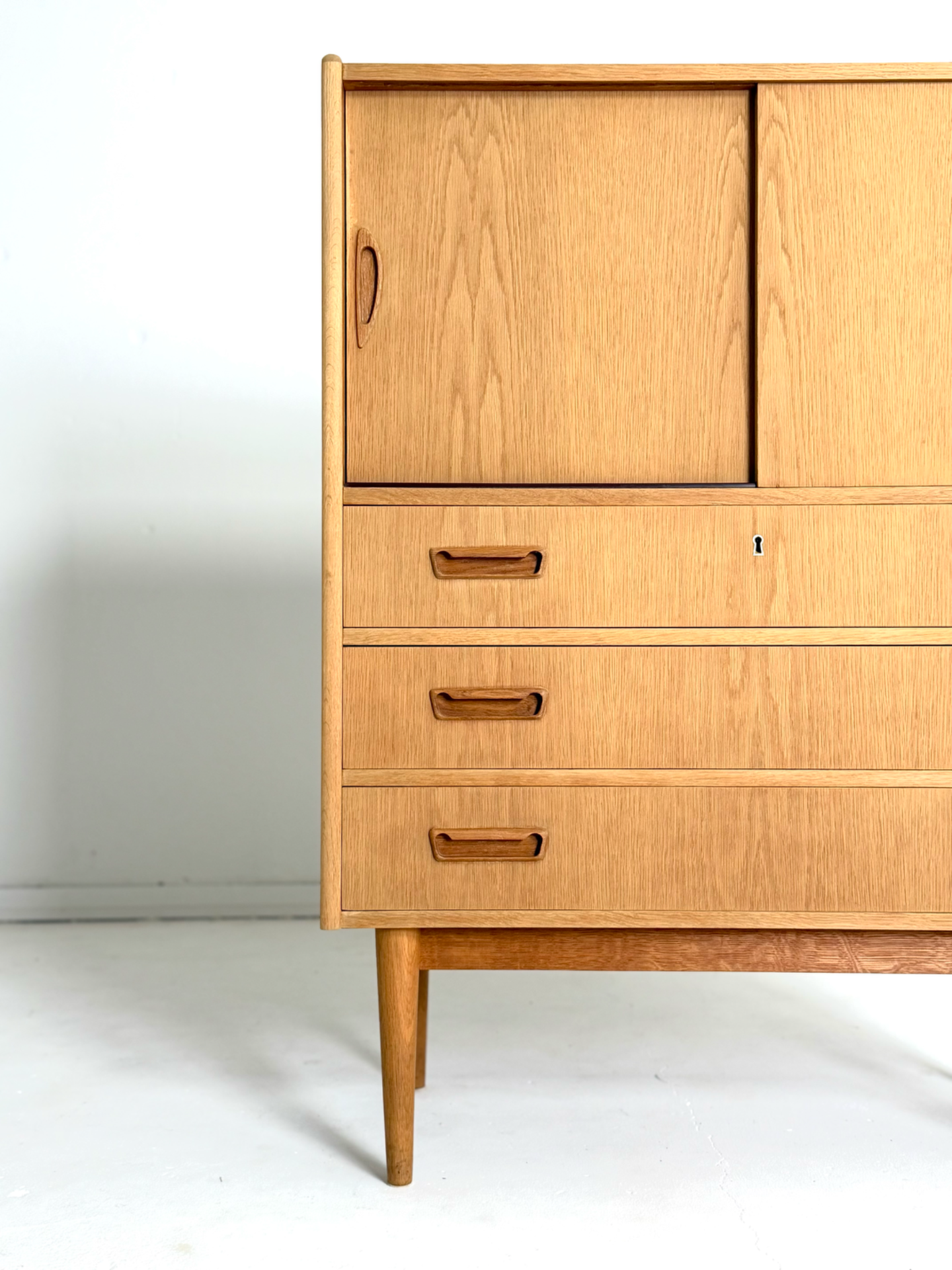 Oak Cabinet | Gunnar Nielsen | Danish Vintage 1960s | Gusta Design